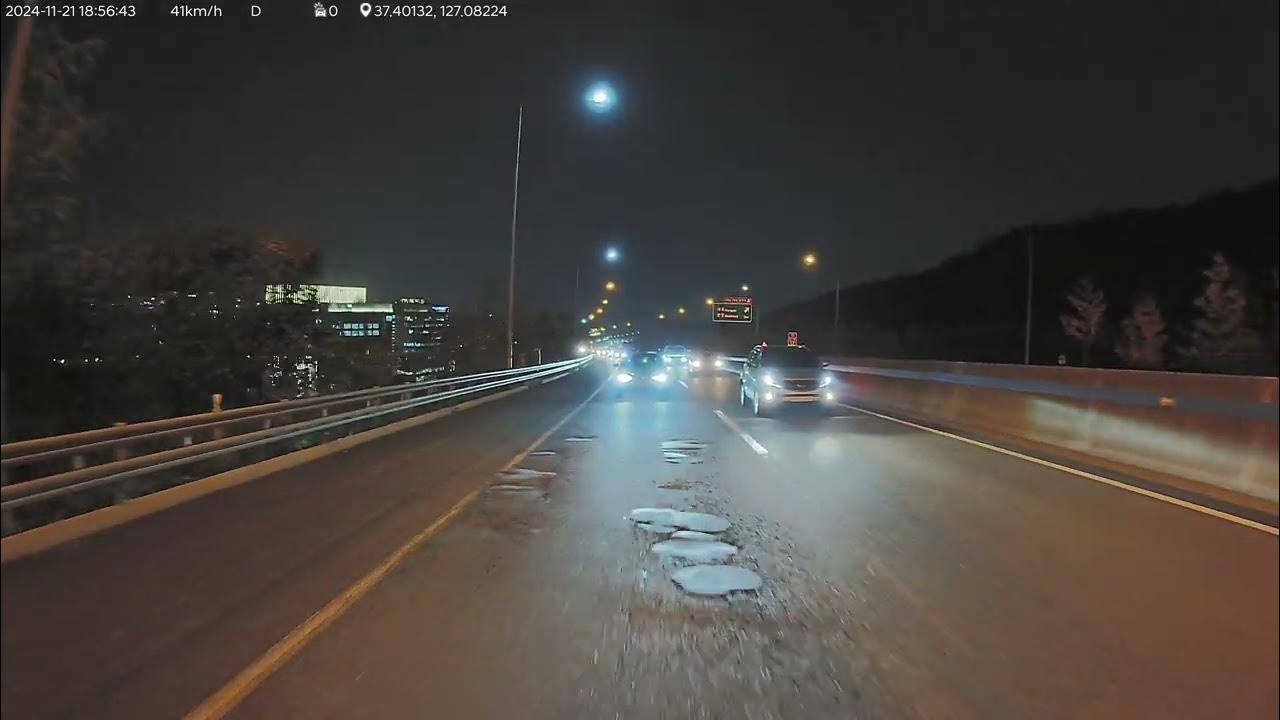 [MQ4 FL Built in Cam2 후방] 옵션값 제대로 뽑은 BMW와 EV3 운전 중 딴짓하며 전방 주시 태만 EV3 - YouTube