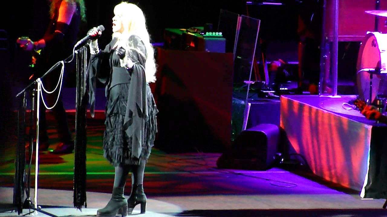 Stevie Nicks - Rhiannon (Live on 8/3/2012) - YouTube