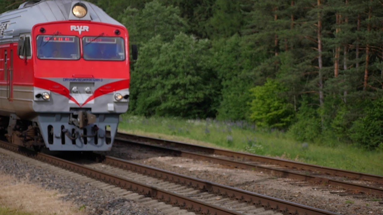 Train arrives at a station. Free HD video footage - YouTube