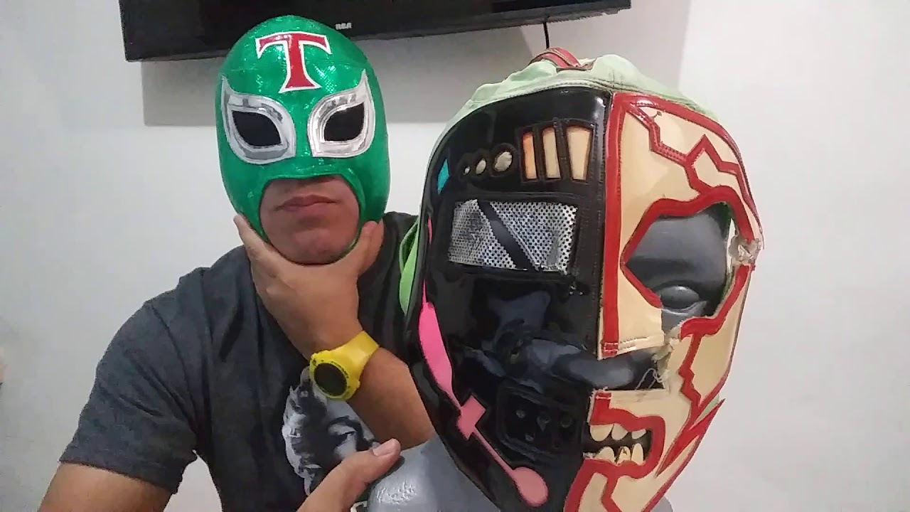 Mascara luchada y autografiada de El Cibernetico. - YouTube