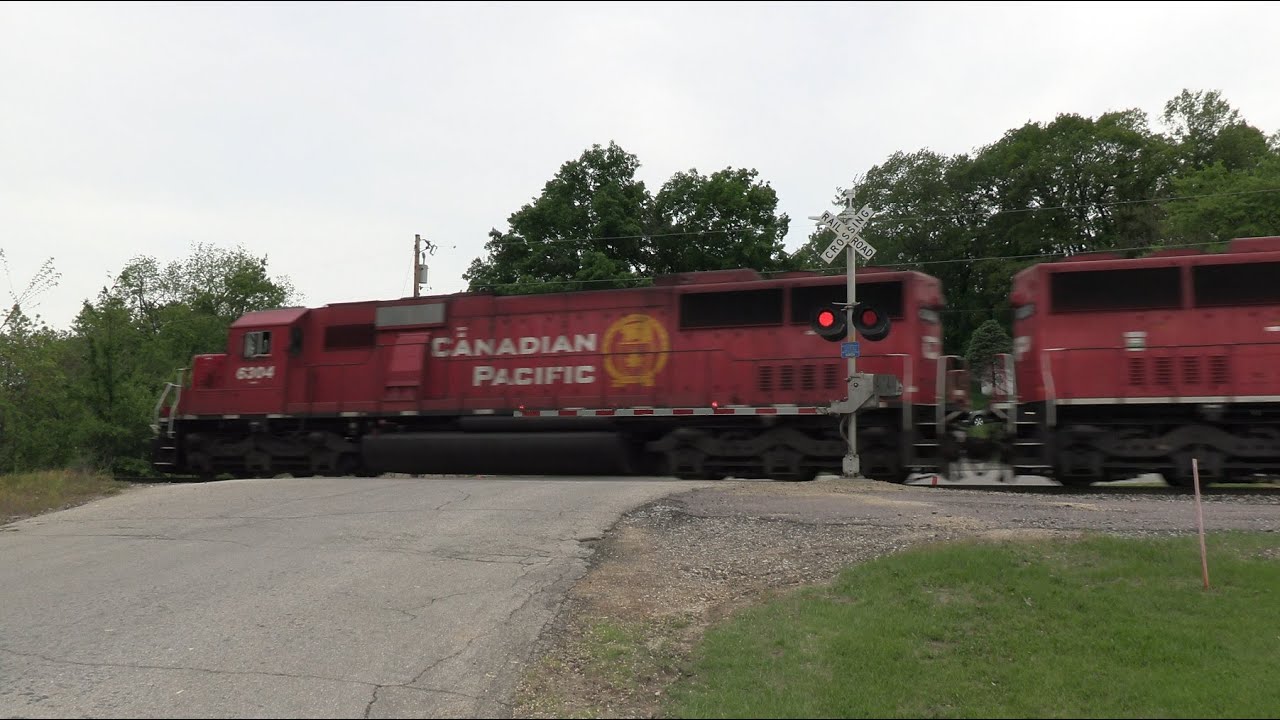 SD60 Trio Leads a Herzog Ballast Train - YouTube