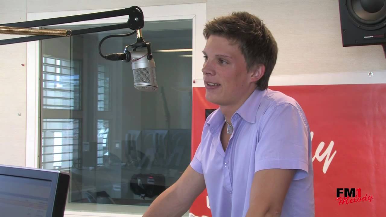 Alex Pezzei im Interview bei Radio Melody 2010 - YouTube