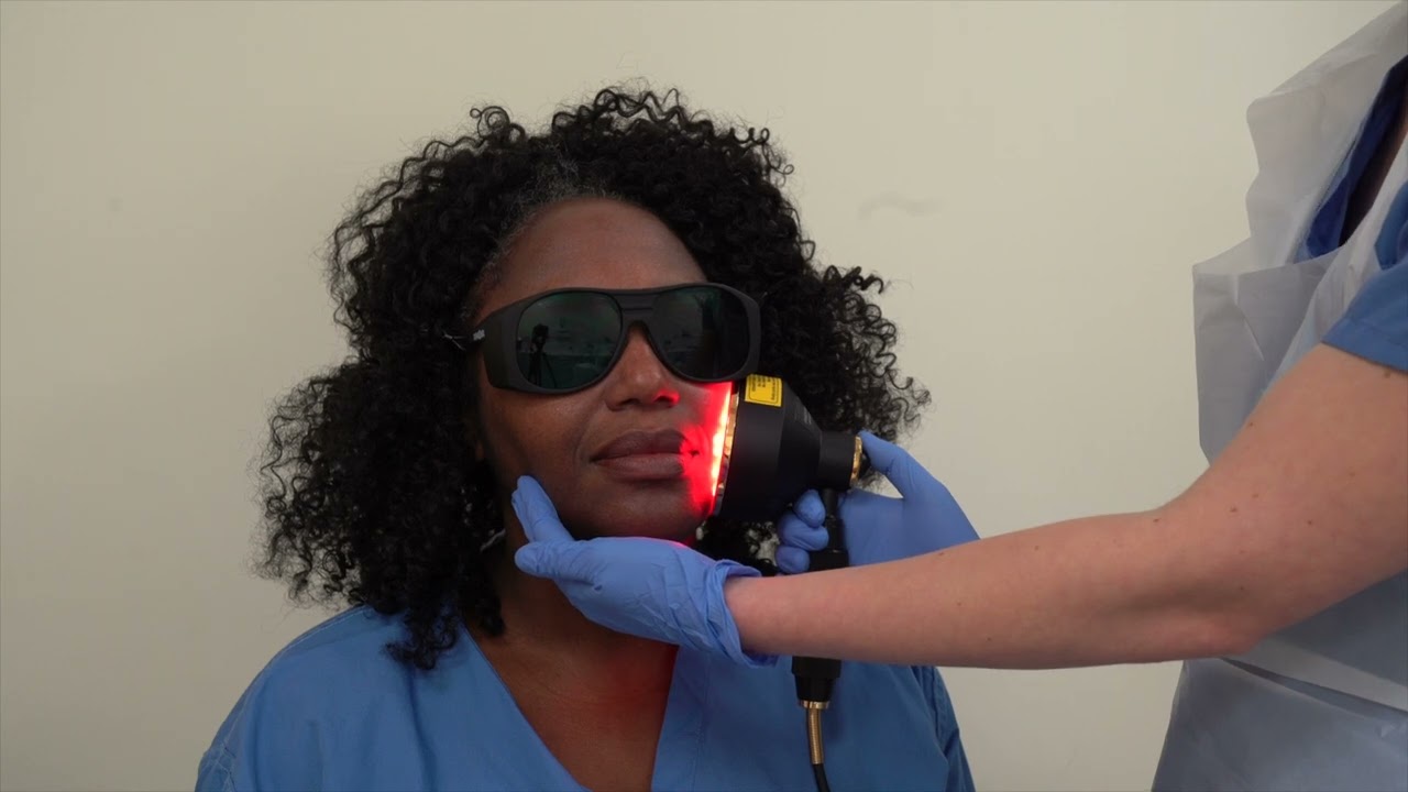 Photobiomodulation for mucositis management - YouTube