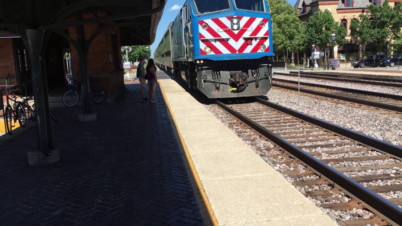 Outbound Metra 191 Arrives at Riverside IL - YouTube