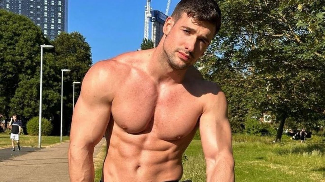 A Muscular Bodybuilder | Dashing Personality - YouTube