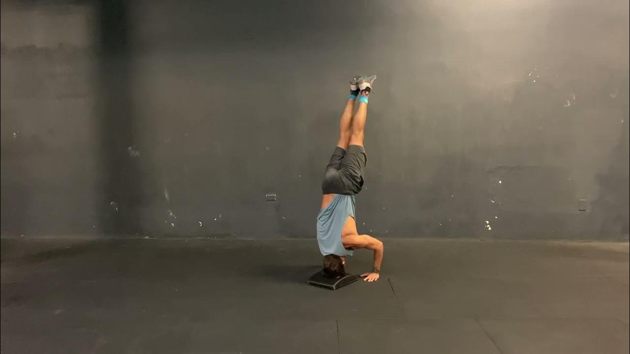 Progression kipping Handstand pushup - YouTube