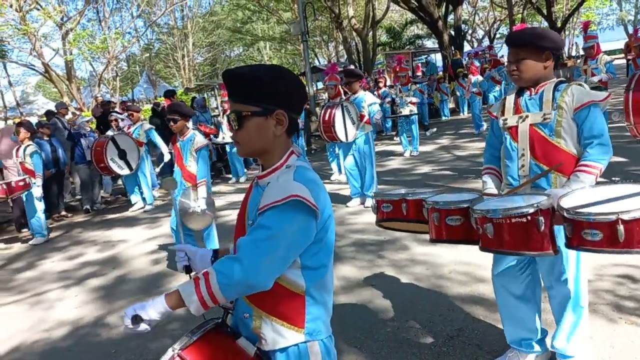 Marching Band Star Kotamara Baubau - YouTube