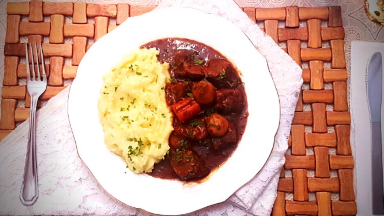 Bœuf/Beef Bourguignon - Authentic French Recipe (with Red Wine ...
