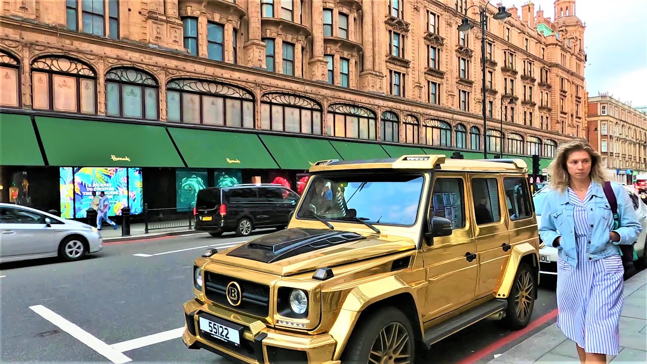 🥰Harrods, Knightsbridge Back Street,the golden Jeep and the Pink Sports ...