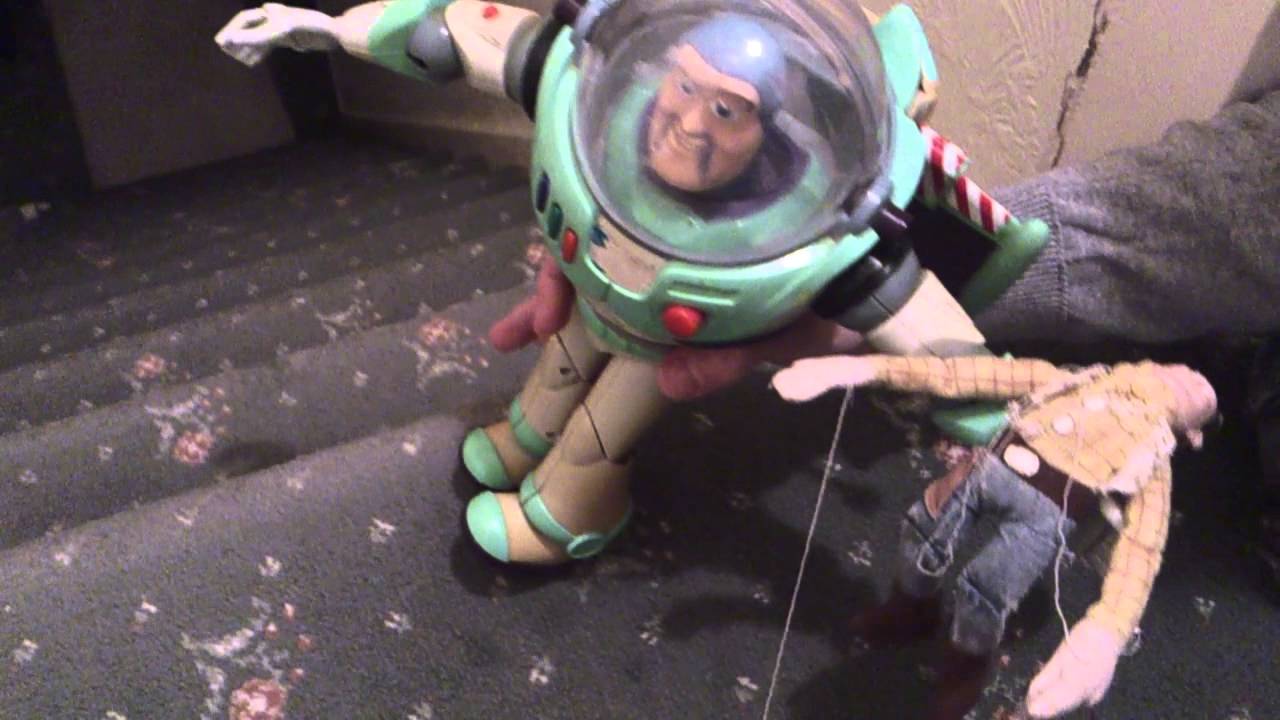 Buzz Throwing Woody - YouTube