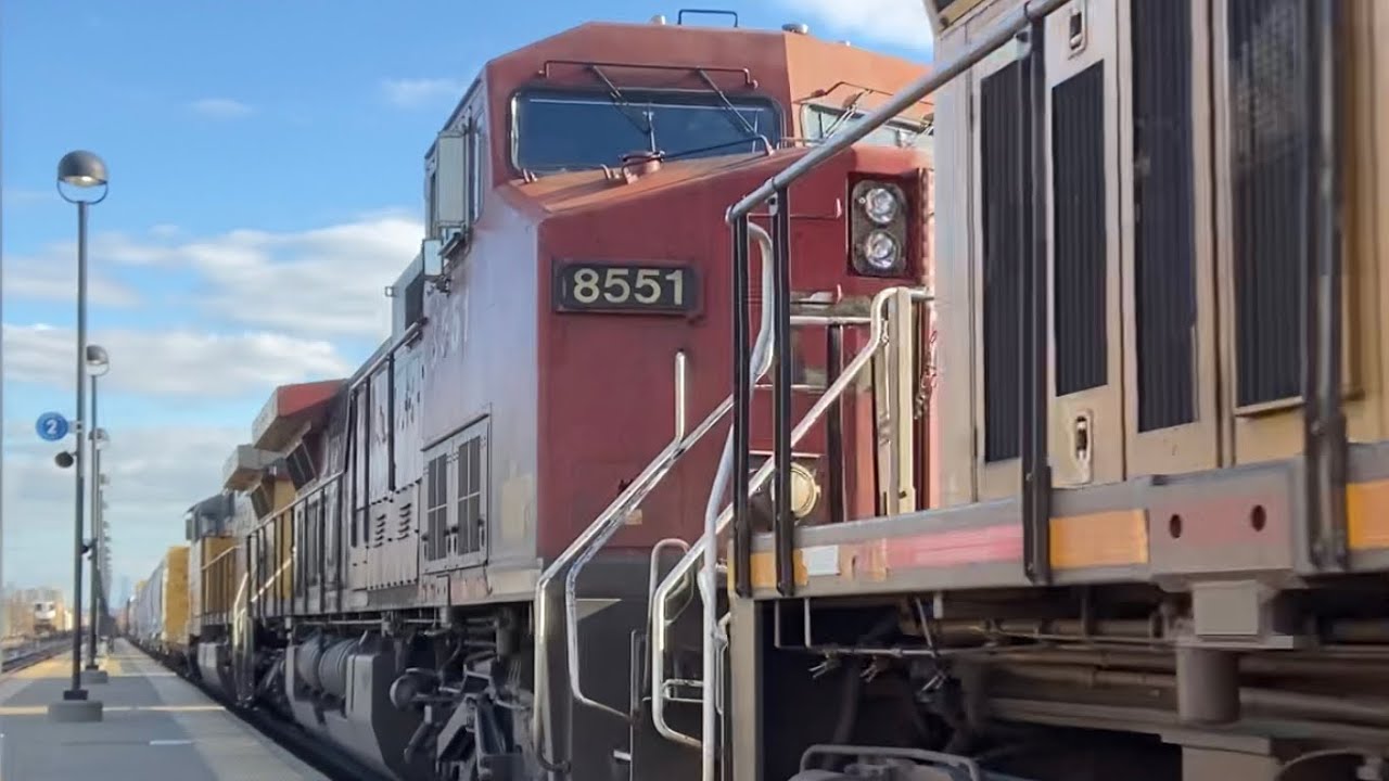 UP 5418 pulls WB Manifest through Oak park with CP and ex SP heritage ...