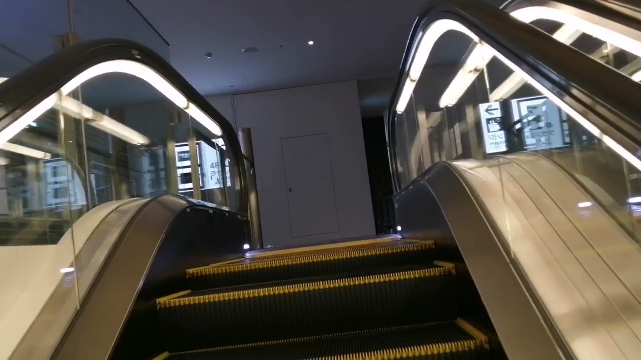 羽田発JL77瓶でフィリピンへ帰国します。酔っ払ってサクララウンジを紹介します - YouTube