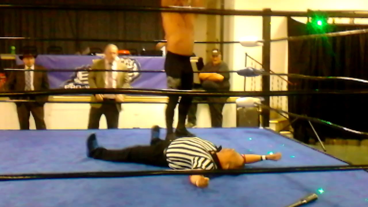 Me refing former WWE and TNA wrestling star Al snow Frankfort ky ...