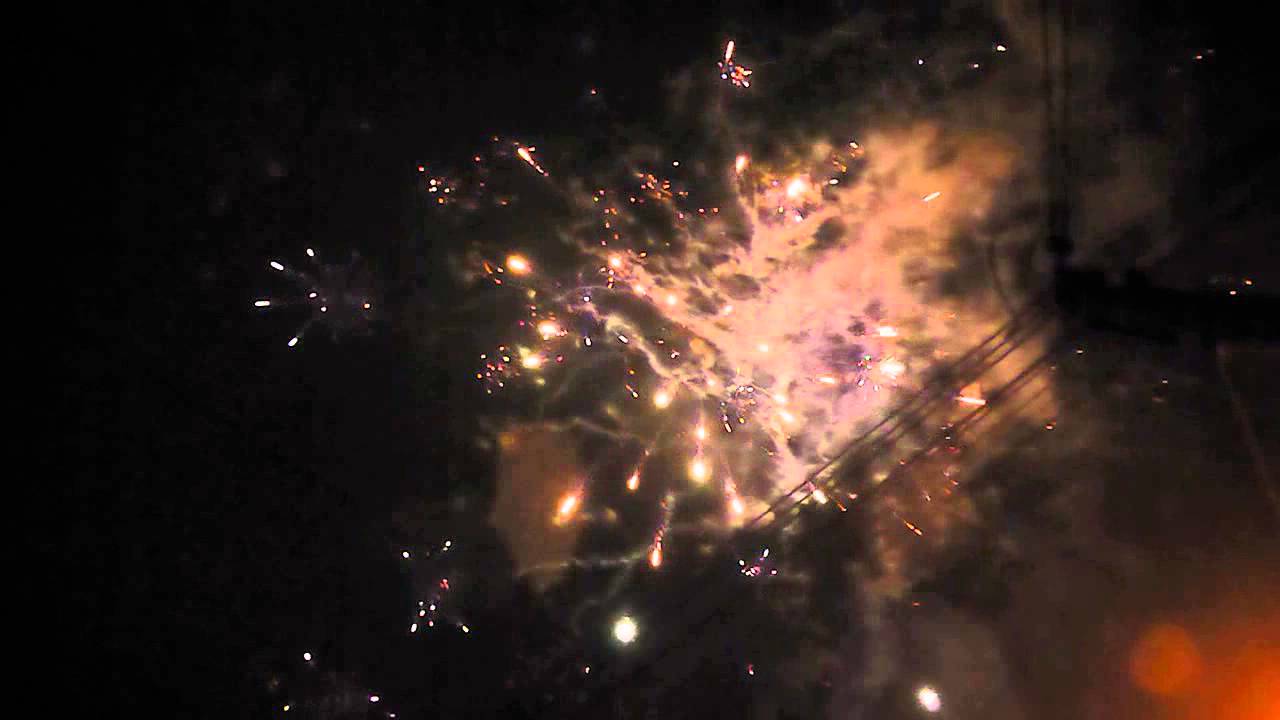 100-shot New Wild Billy Fireworks Cake - YouTube