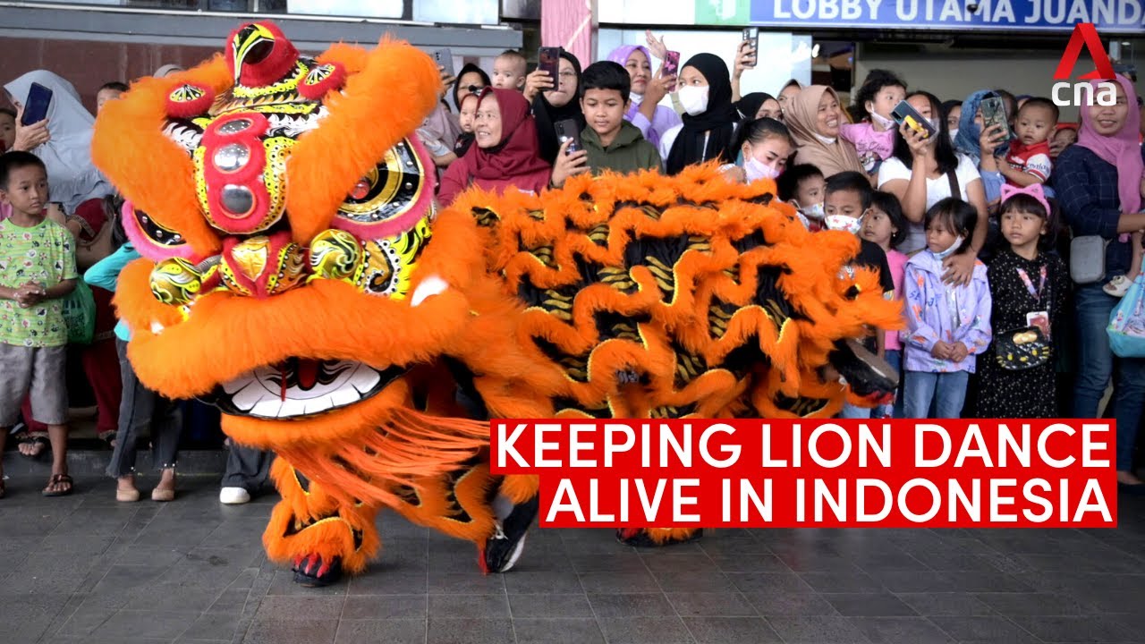 Keeping lion dance alive in Indonesia - YouTube