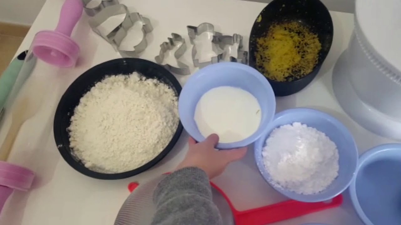 Ema y Lili cocinan galletas de Peppa Pig - YouTube