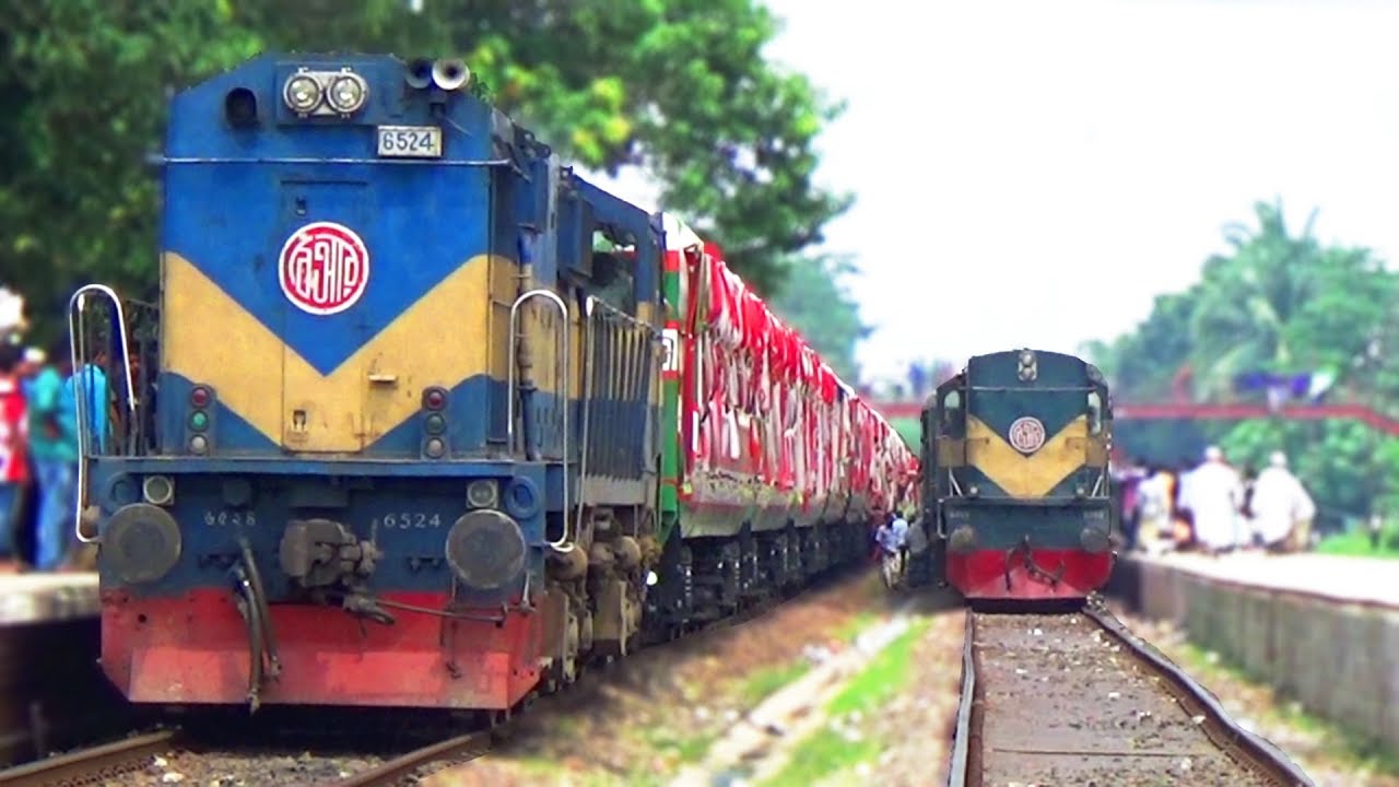 Benapole Commuter Train Entering Jessore Station Beside Benapole ...