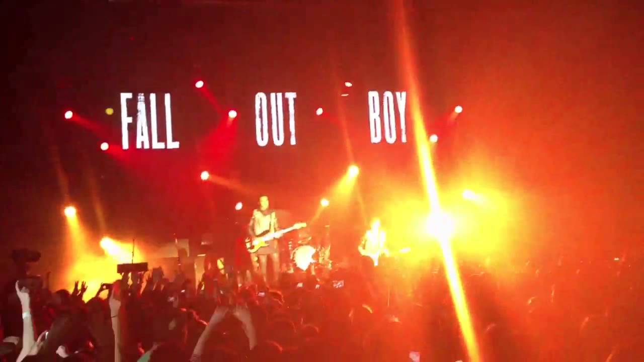 Fall Out Boy - A Little Less Sixteen Candles Live Dallas, TX - YouTube