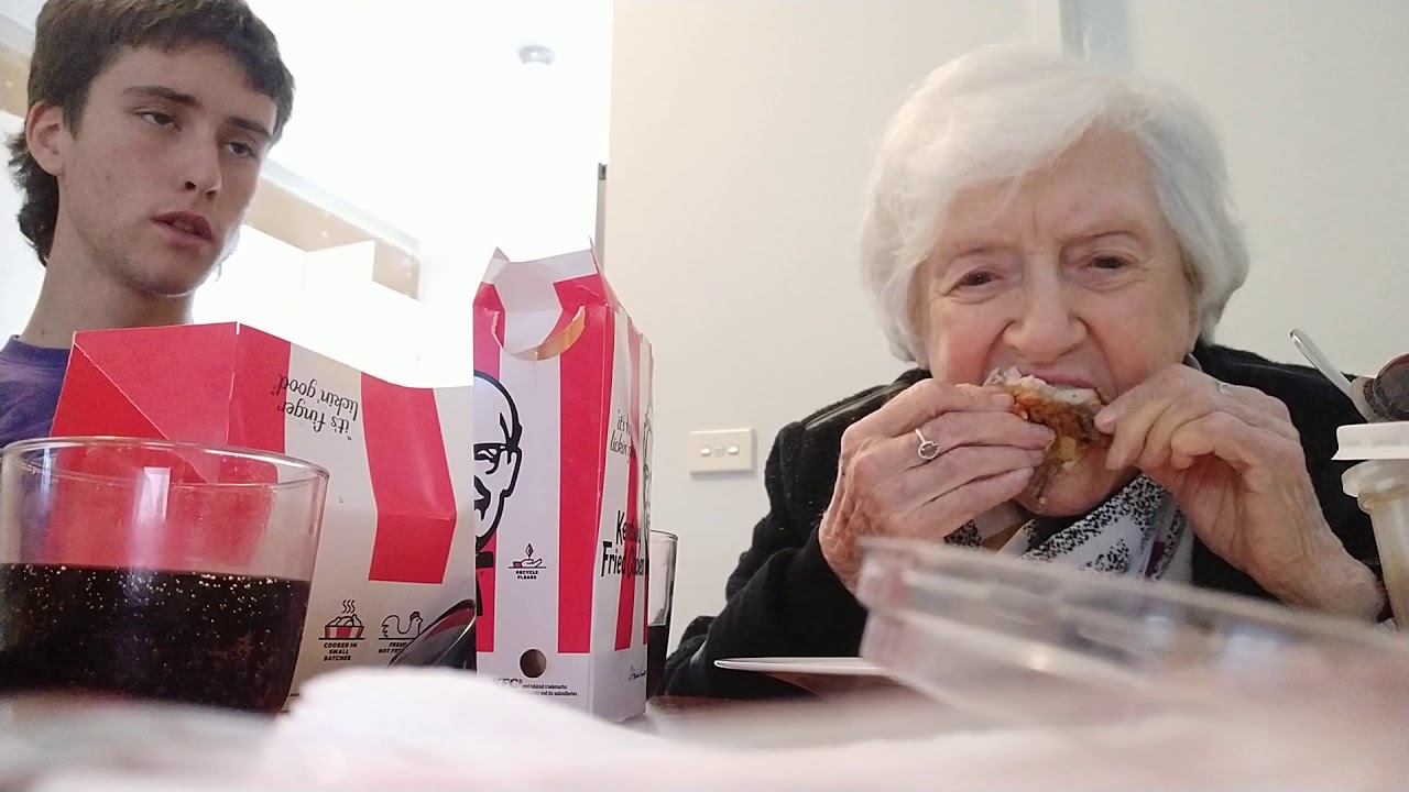 KFC FAMILY FEAST - YouTube