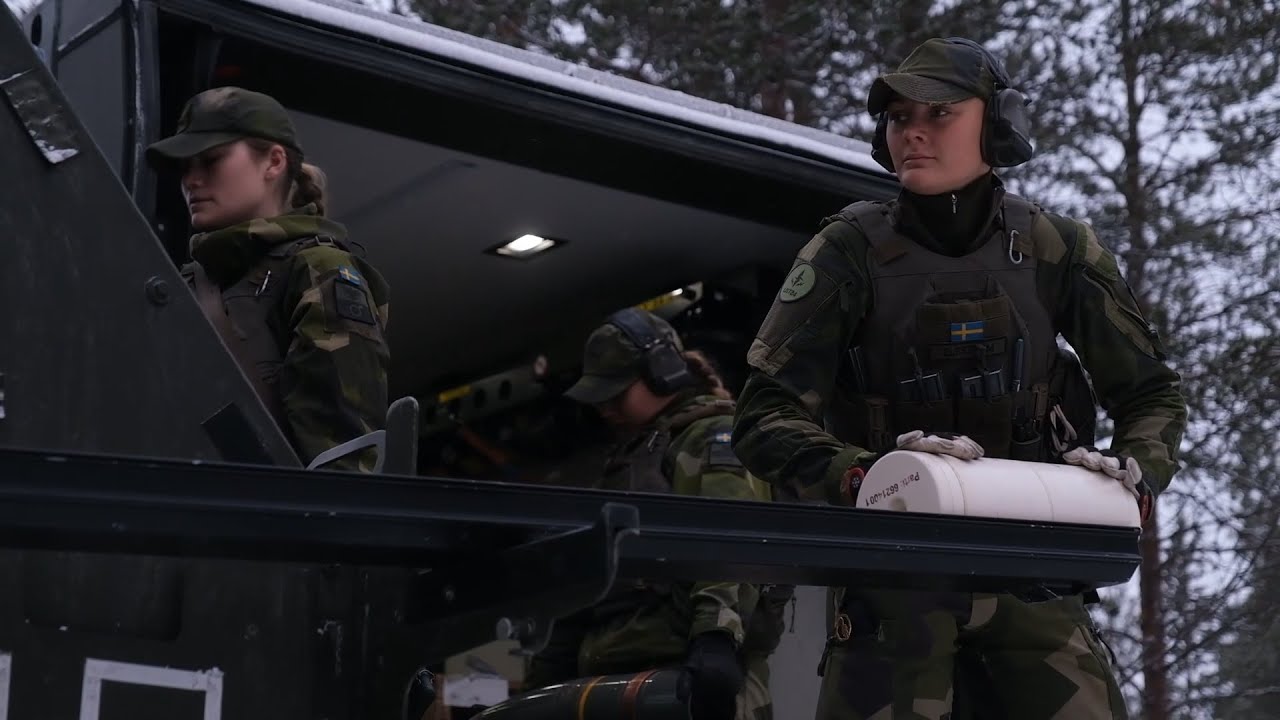 Swedish Soldiers FIRE in the Arctic with the 'Archer' Artillery System ...