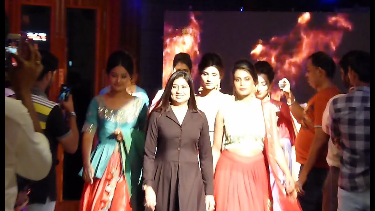 Jaya Gajaywat Show at F Bar Jaipur on 6th September 2017 - YouTube