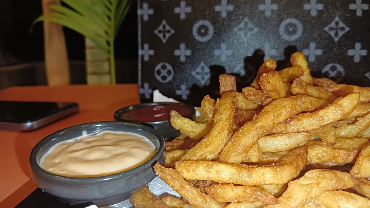 cafe-247-restaurant-at-60feet-best-place-for-meetbox-food-cafe247