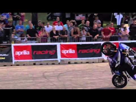Motorun Üstünde Yaptıklarına İnanamayacaksıınız ???