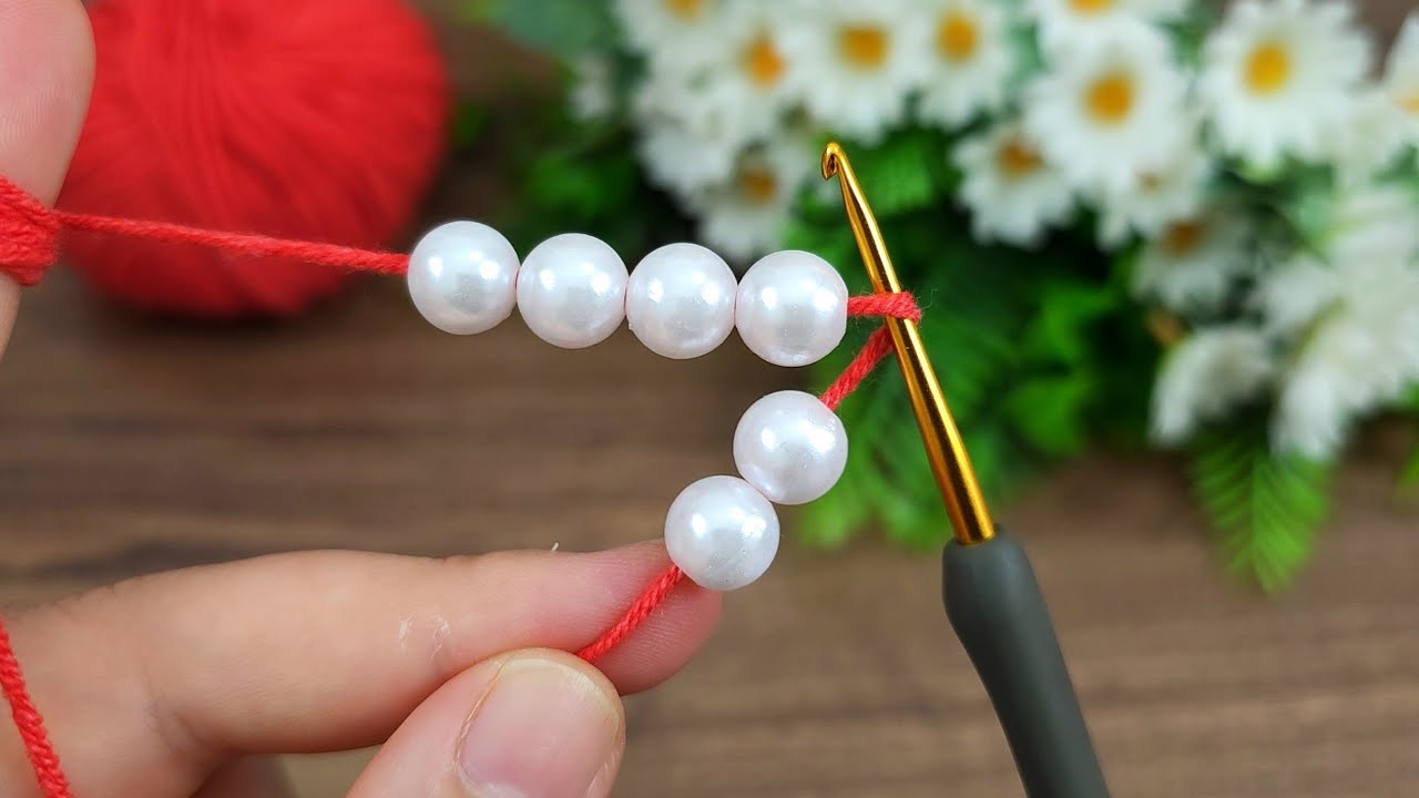 The easiest way to make a crocheted flower with pearls - YouTube