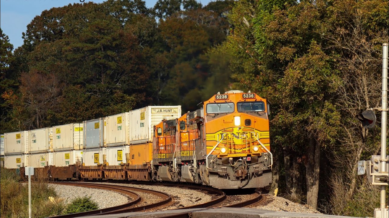 BNSF Dash9-44CW #5236 leads 283 w/ friendly crew - YouTube