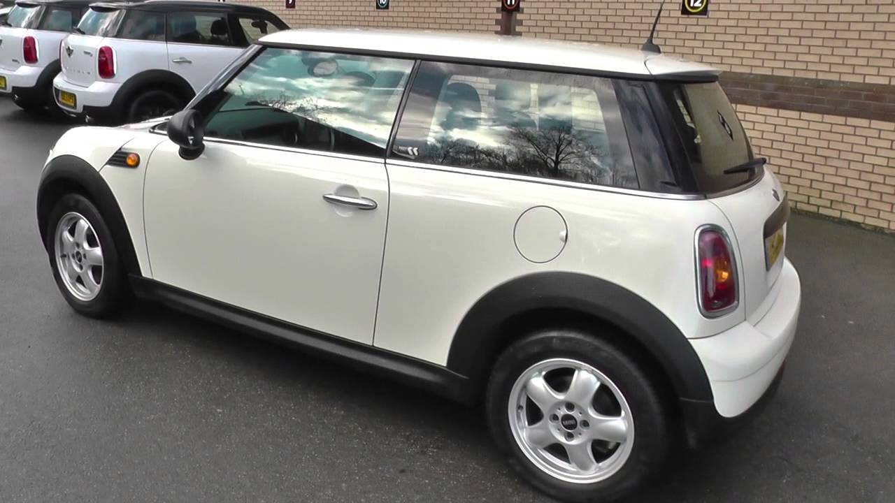 MINI HATCHBACK 1.6 First 3dr U4044 - YouTube