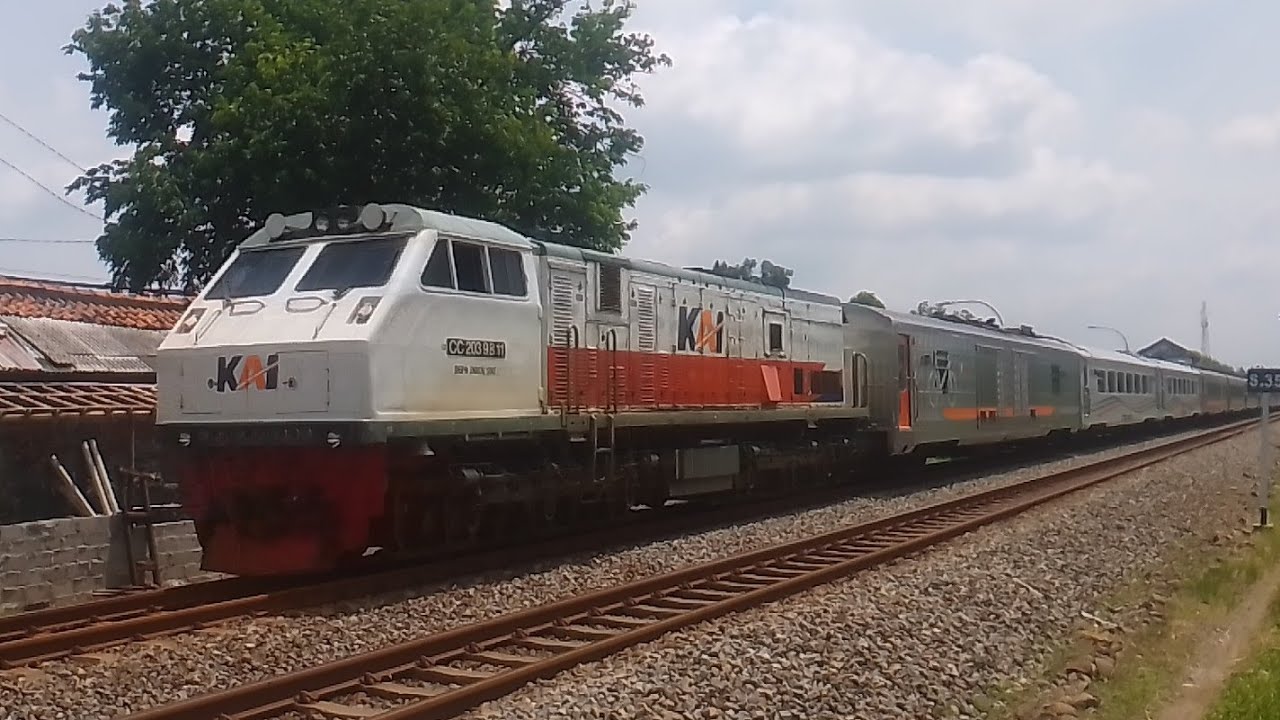 Bertemu KA Eks Kutojaya Utara (KA Madiun Jaya) di JPL 608 || Vlog KA Siang 09-02-2025 - YouTube