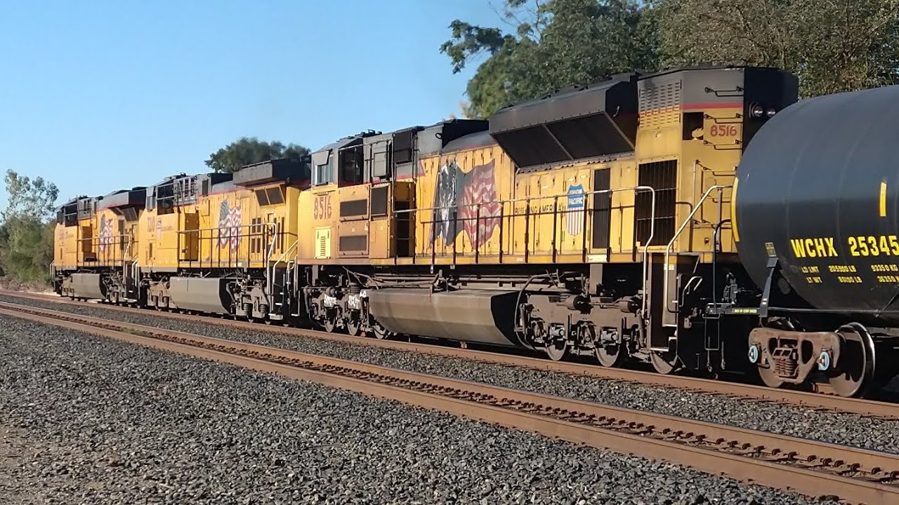 UP 5346 UP 7210 UP 8516 LEAD A SOUTHBOUND FREIGHT TRAIN - YouTube