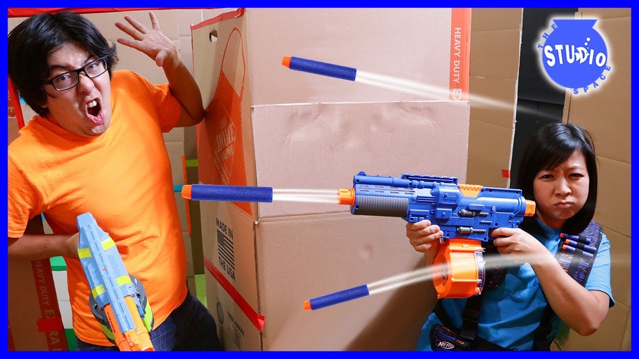 Box Fort Maze Ultimate Nerf Battle Challenge ! Boys Vs. Girls - YouTube