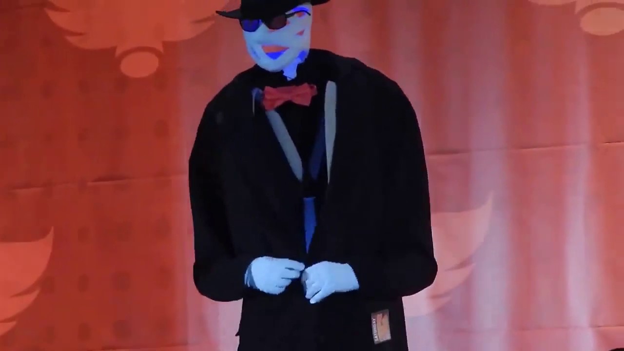 The amazing cosplay of the invisible man - YouTube