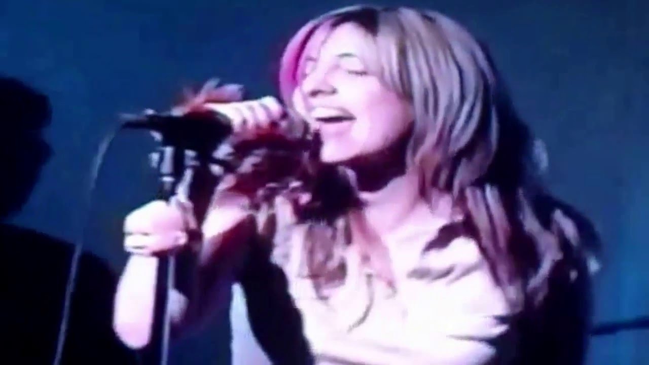 María Barracuda | Chale (Telehit 2004) Cortesía: TheVlaustin - YouTube