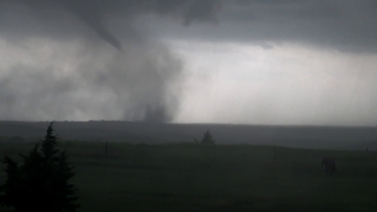 Elephant trunk TORNADO south of Farnam, Nebraska yesterday evening ...