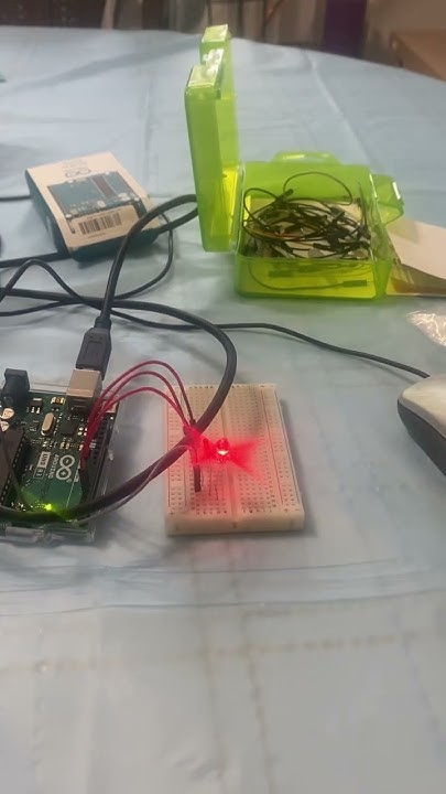 Pulsing LED with Arduino #ledlighting #arduinoled - YouTube