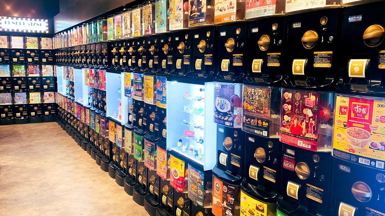 200 GACHAPON! Capsule Toys Inside Ueno Station 🐼 🇯🇵 | KENELE STAND ...