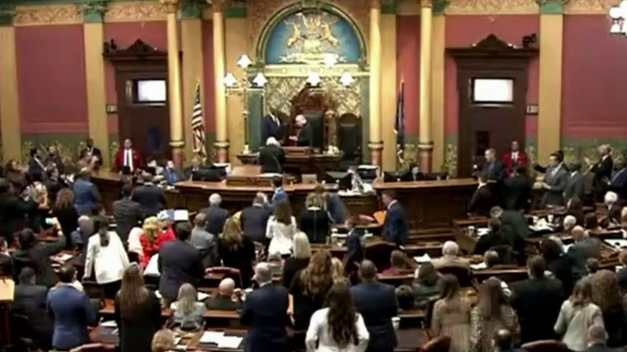 Historic MIchigan state legislature sworn in, lays out first bills ...