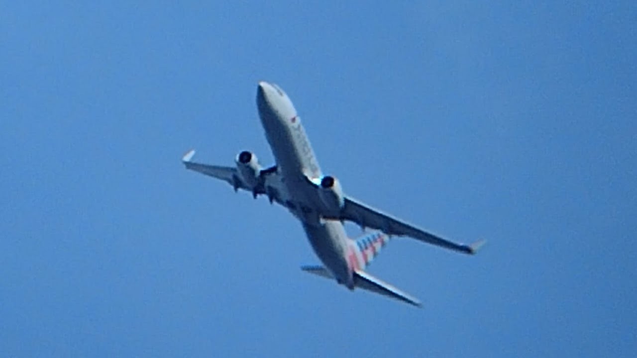 American Airlines Boeing 737-823 N852NN AA2376 CLT-DTW - YouTube