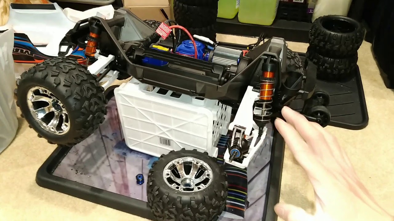 Wide maxx kit with GPM driveshafts jump test - YouTube