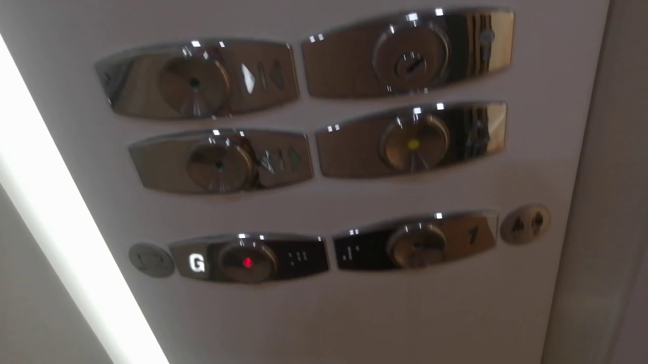 Otis 2000 VF @ Debenhams, Stirling - YouTube