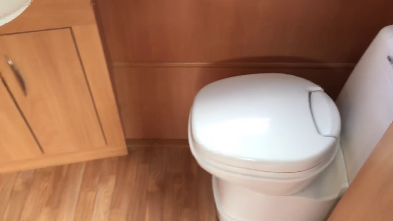 Swift Challenger 460 SE 2004 - YouTube