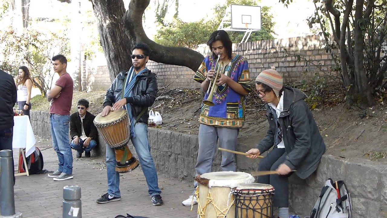#8643, Músicos tocando en un parque [Raw], Música y músicos - YouTube