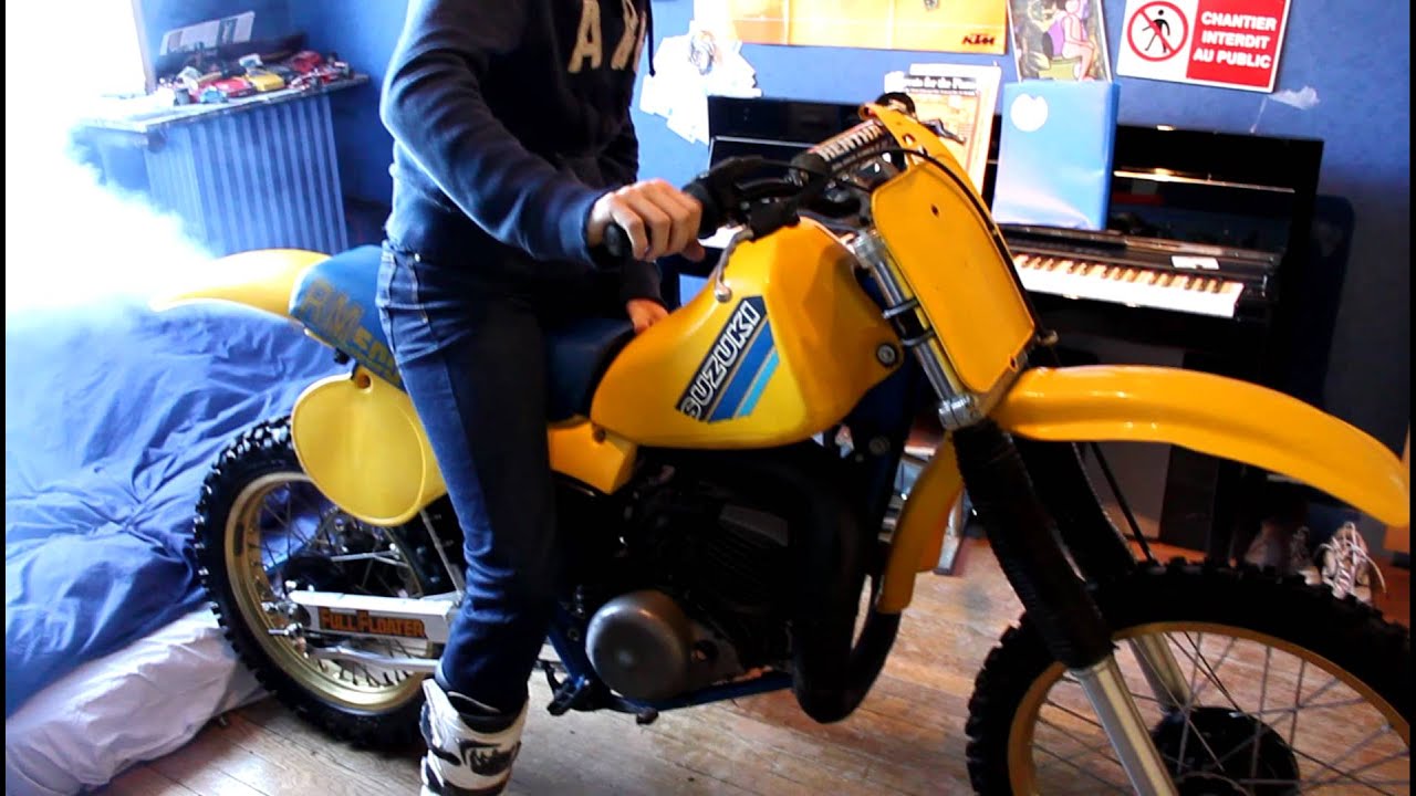 SUZUKI RM 500 1985 START IN MY BEDROOM - YouTube