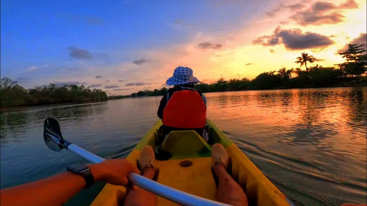 Pengalaman Seru Bermain Kayak di Sungai Green Canyon Pangandaran - YouTube
