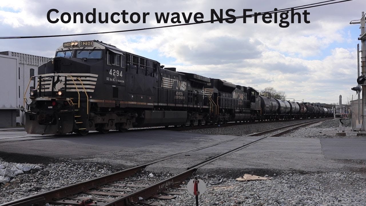 NS 4294 heading north crossing Morris Street with a friendly wave from the conductor. - YouTube