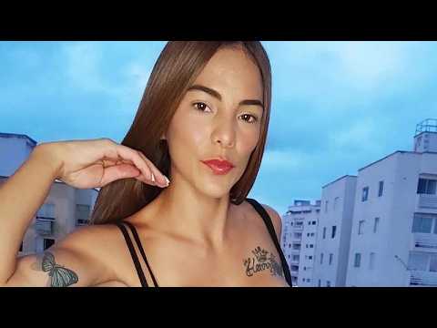 USANDO VESTIDO CURTINHO, ALEXANDRA CASTILHO DEIXA SEIOS DE FORA E CHOCA FÃS!