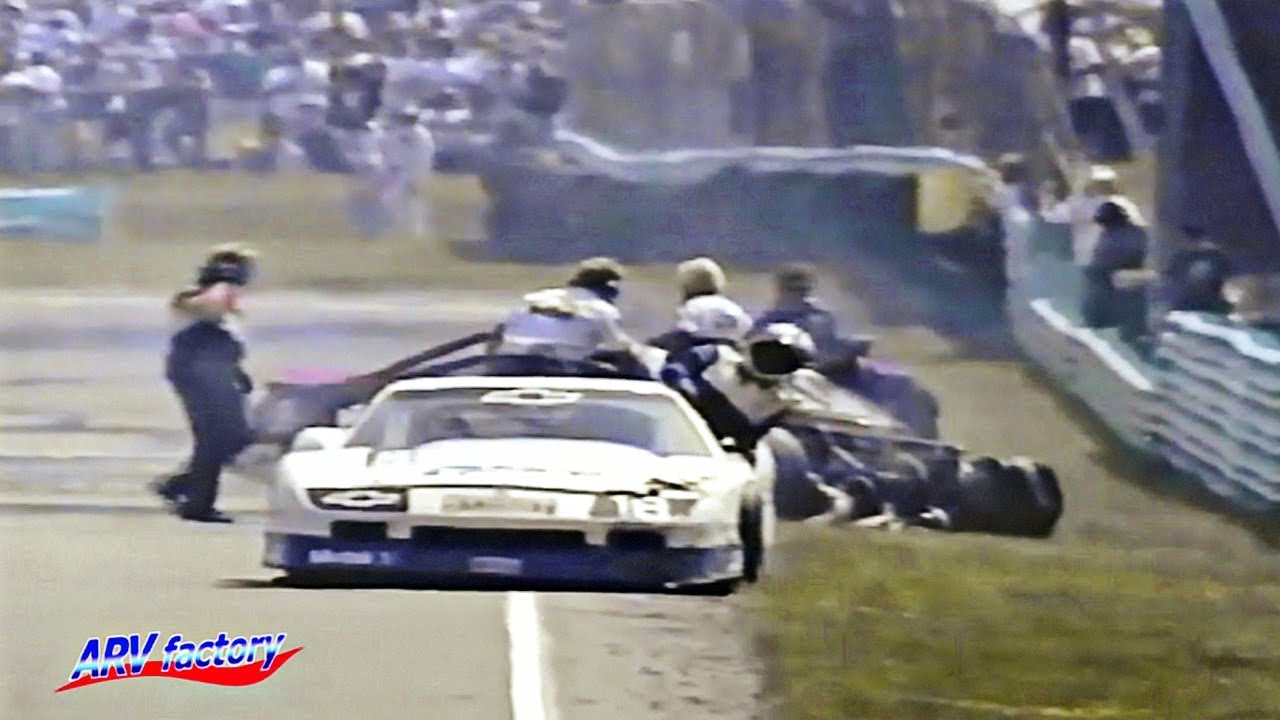 Multiple accident of the last lap in the Trans-Am race - YouTube