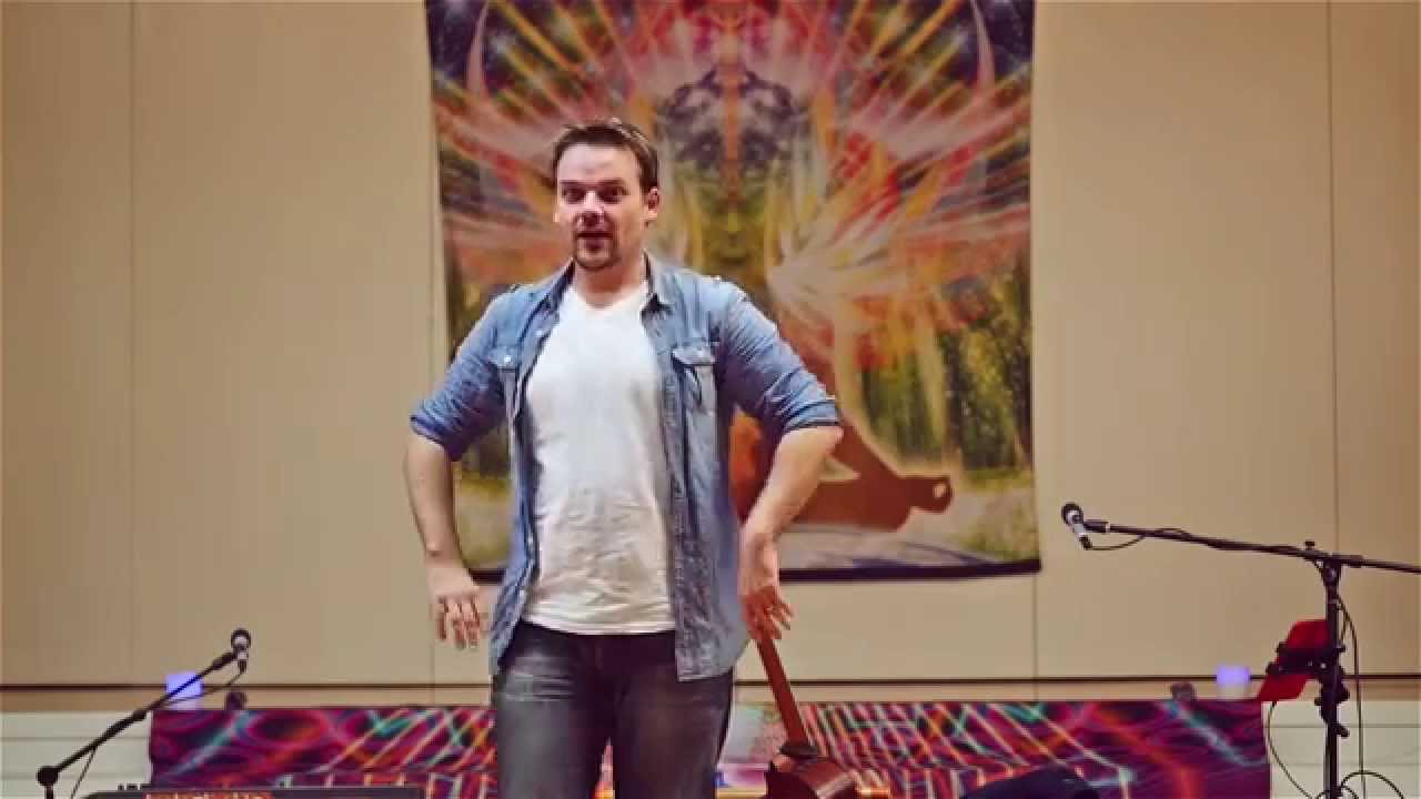 Pyschic Medium Peter Williams at The Infinite Connection Events - YouTube